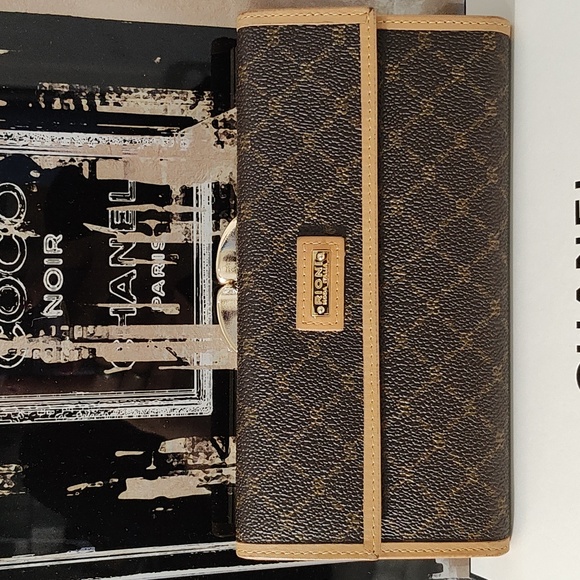 Rioni | Bags | New Rioni Signature Clasp Wallet | Poshmark